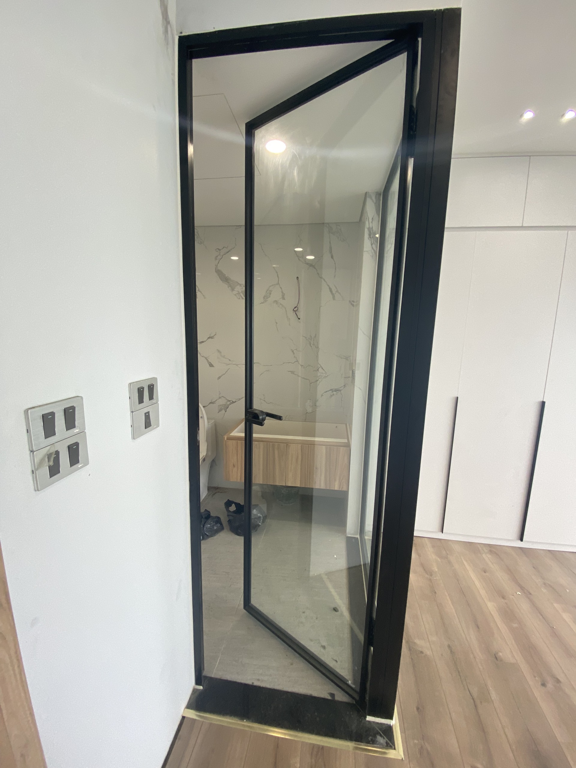 CỬA SLIM MỞ QUAY NGĂN PHÒNG - BEDOOR